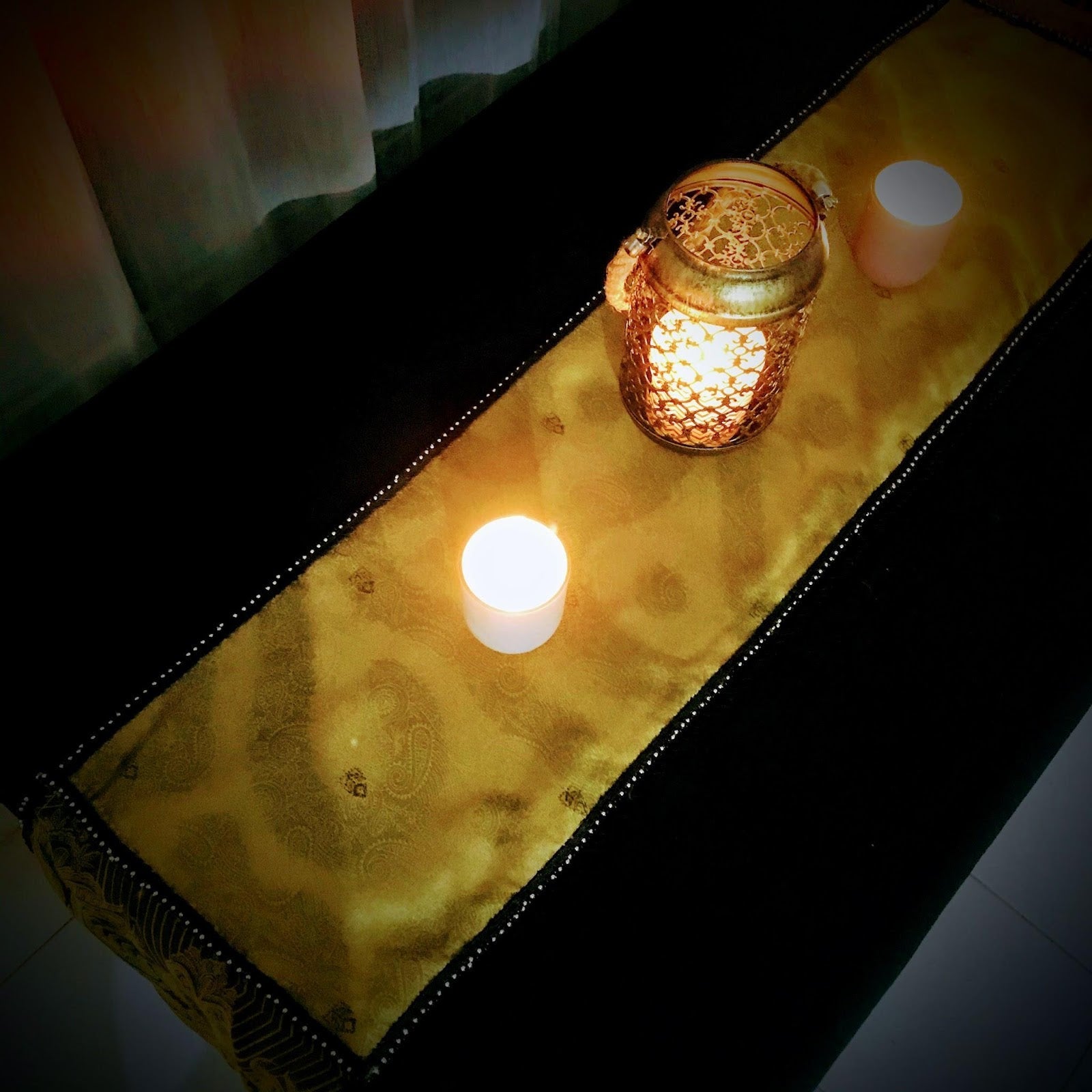 DIY Sari Silk Table Runner Tutorial | Darn Good Yarn